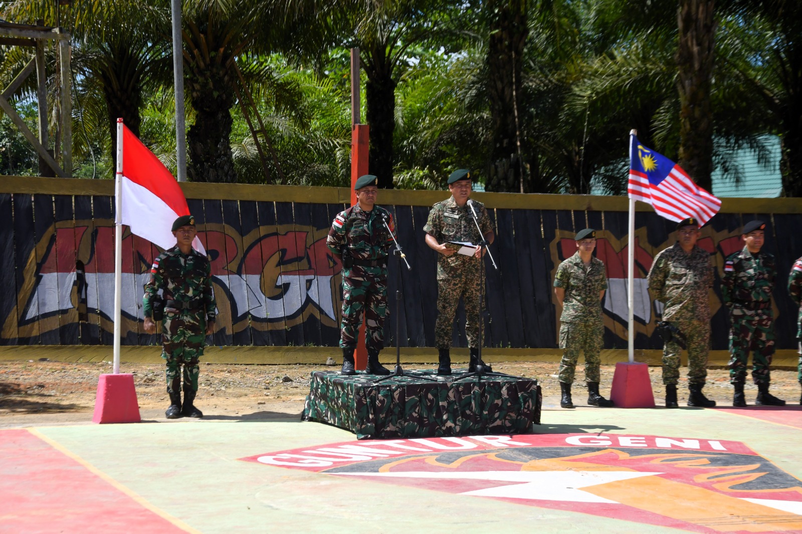 Pererat Persahabatan, Satgas Pamtas Yonarmed 11 Kostrad dan Batalyon 3 ...